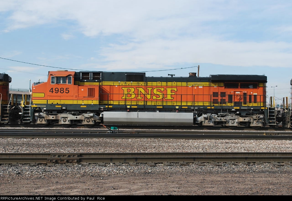 BNSF 4985
